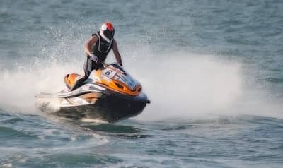Boat vs. PWC (Jet Ski, WaveRunner, Sea-Doo): Which ones are faster ...
